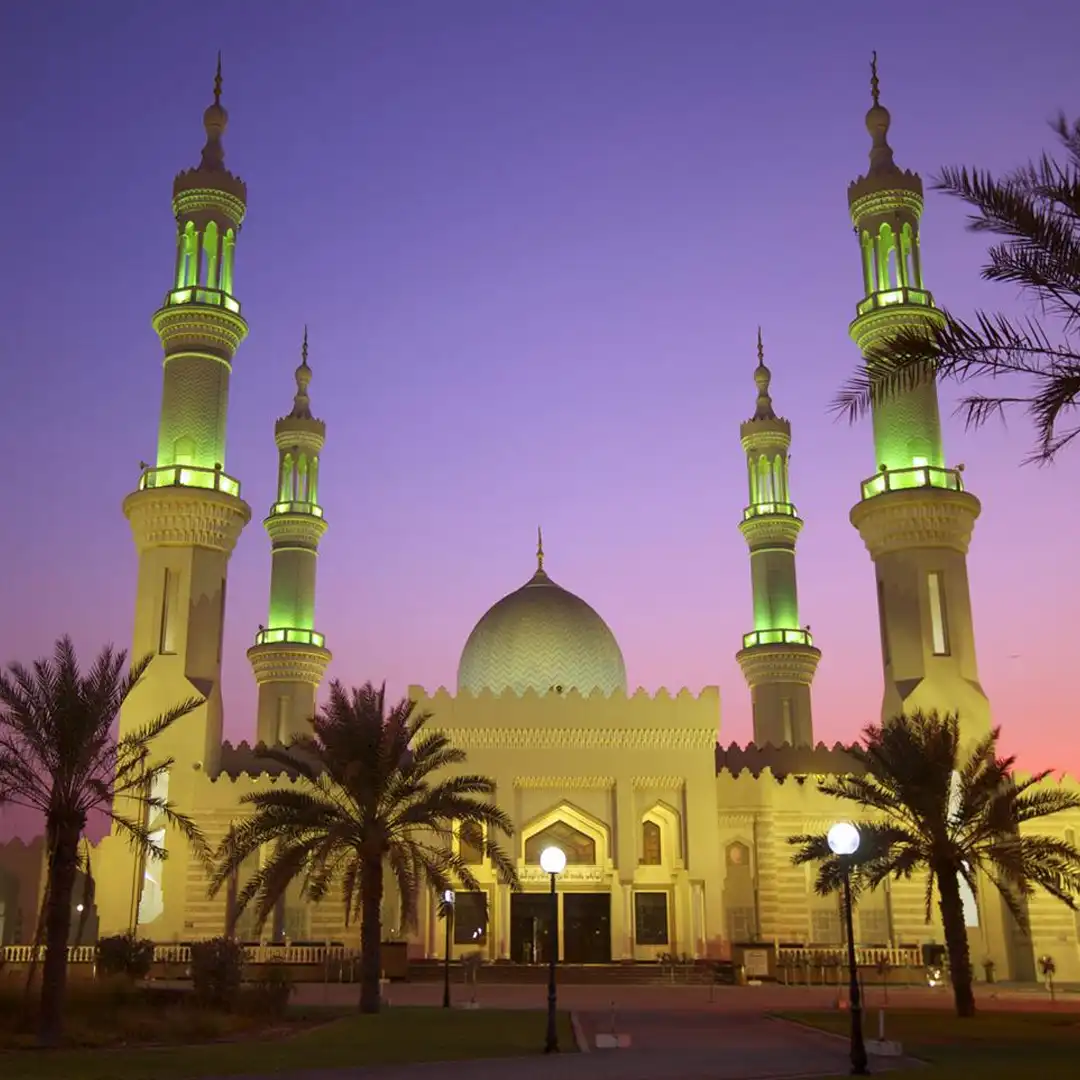 Sheikh Zayed Mosque Ajman: Sacred Mosque for 2500 devotees